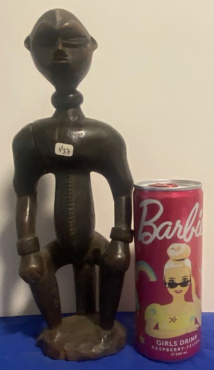 Sehr alte Afrikanische Handgeschnitzte sitzender Holz Figur | Kaufen auf Ricardo