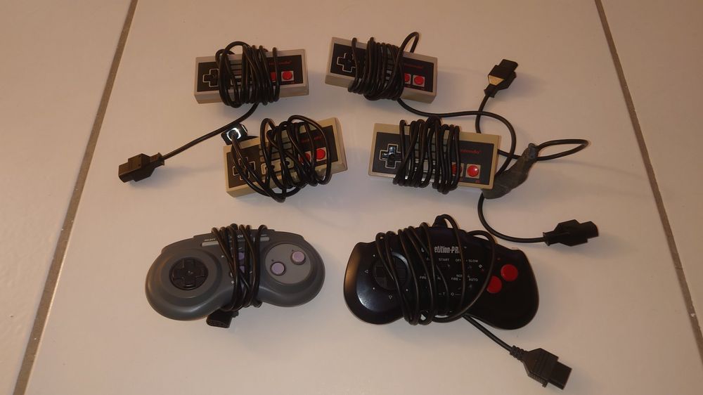 6 NES Controller (defekt) (Defekt) in Pfaffhausen für CHF 4 – mit ...