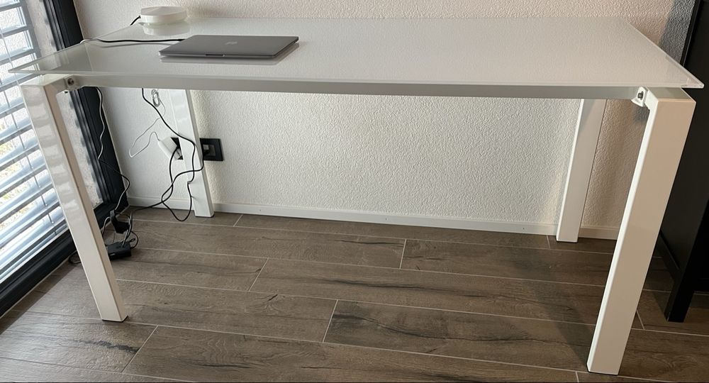 Glass top desk with metallic frame | Kaufen auf Ricardo