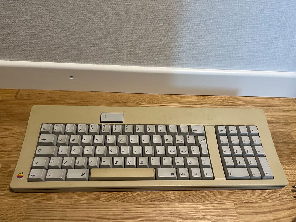 Apple Macintosh SE 1 Mbyte RAM 800 K Drive (Gebraucht) in Adliswil für ...