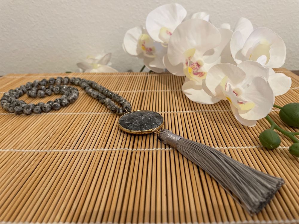 Lange Steinkette mit Quaste | Kaufen auf Ricardo