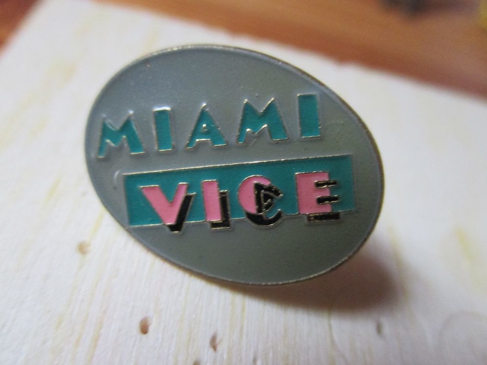 Miami Vice Pin | Kaufen auf Ricardo