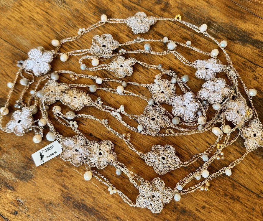 COLLIER "FLEURS" HANDMADE!! BLANC & BEIGE (Neuf avec emballage d ...