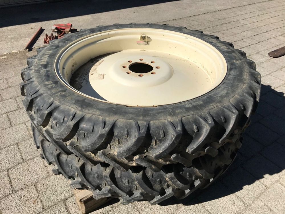 Räder Fiat / New Holland Traktor 9.5R36 (Gebraucht) in Weiach für CHF 410 – nur Abholung auf ...