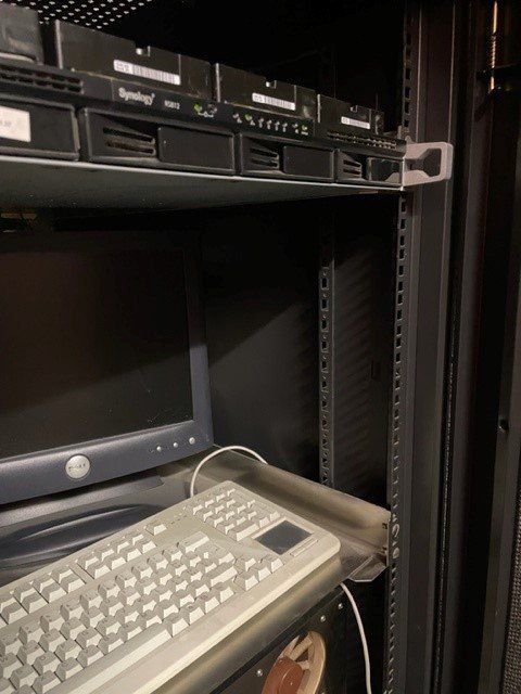 Compaq Server Rack 850x600x1780 (Gebraucht) in Sutz für CHF 151 – nur ...
