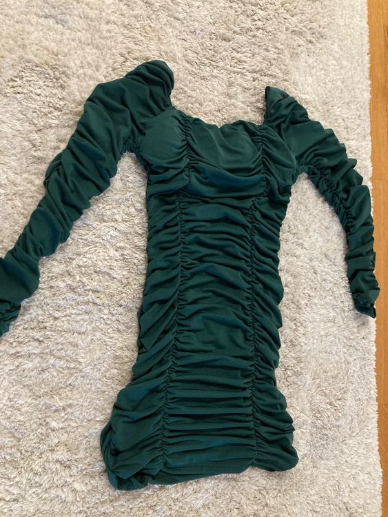 Sexy Kurzkleid Grün Grösse S, Gerafft mit Cups eingenäht (Neu und ...
