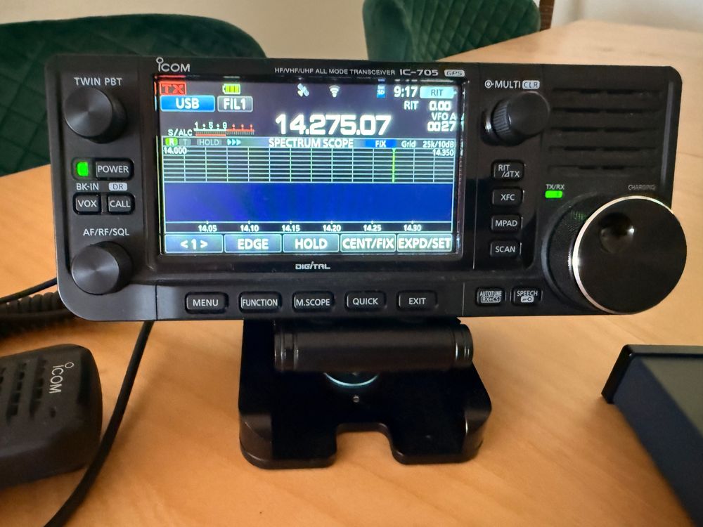 ICOM IC-705 mit Tuner, LiFePo 4-Akku und Buddistick-Pro (Gebraucht) in ...
