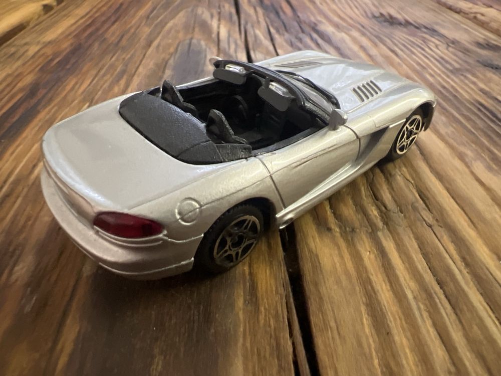 Biete Bburago 1:43 Viper SRT10 Auto-Modell (Gebraucht) in Umiken für ...