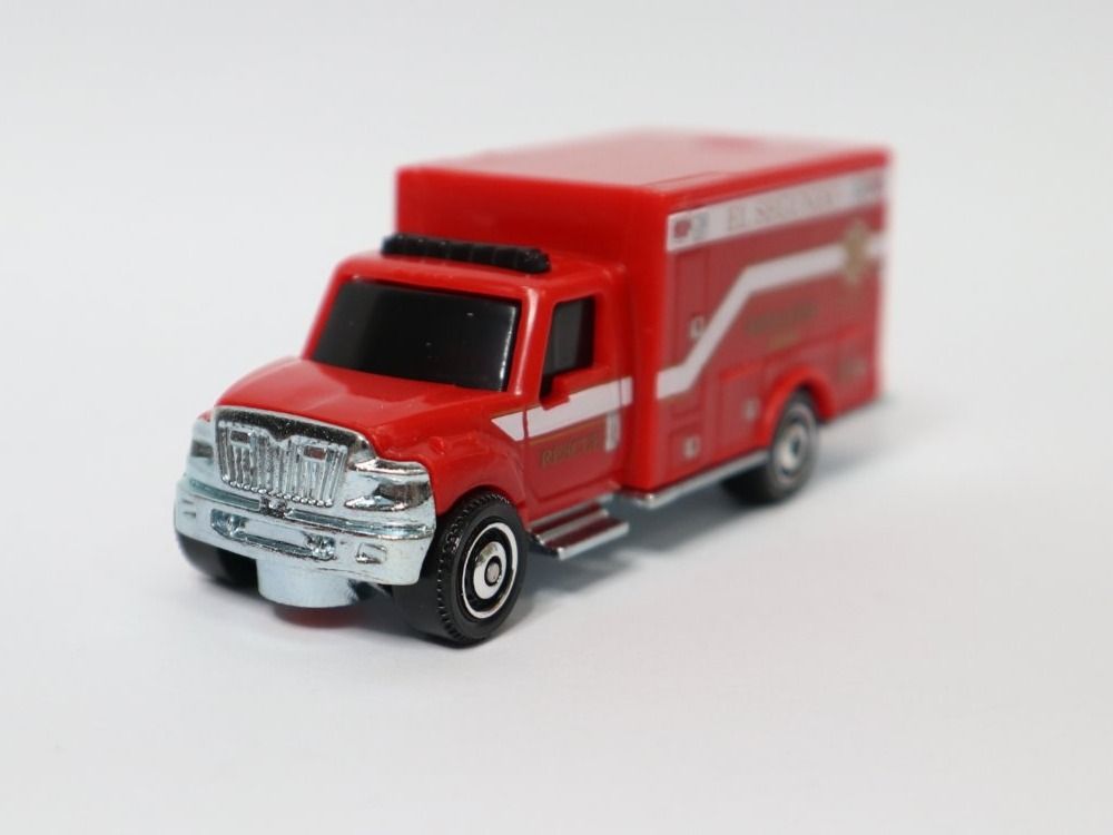 Matchbox International Ambulanz El Segundo Fire & EMS (Neu (gemäss ...