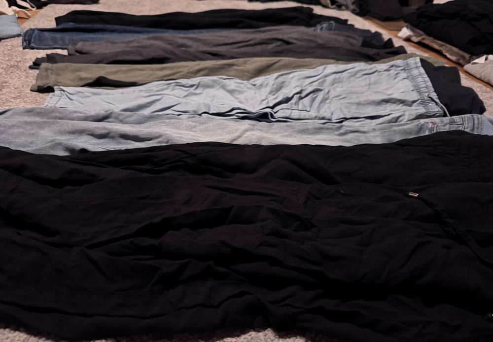 9 Schwangerschaftshosen (Gebraucht) in Oberuzwil für CHF 10 – mit ...