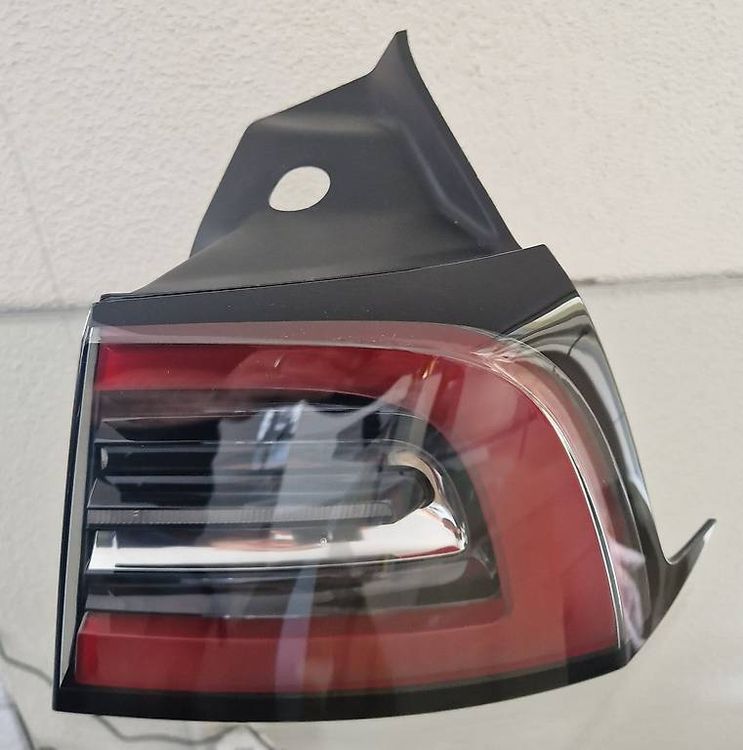 Stop destro Tesla model y - model 3 2020-2023 (Gebraucht) in Andermatt ...