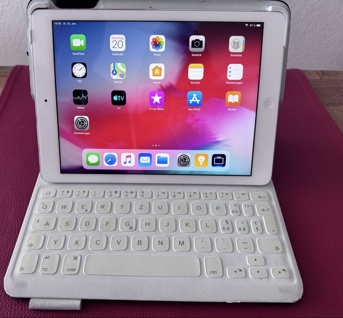 iPad Air, 64 GB, mit Logitech Tastatur - Top Zustand! (Gebraucht) in ...