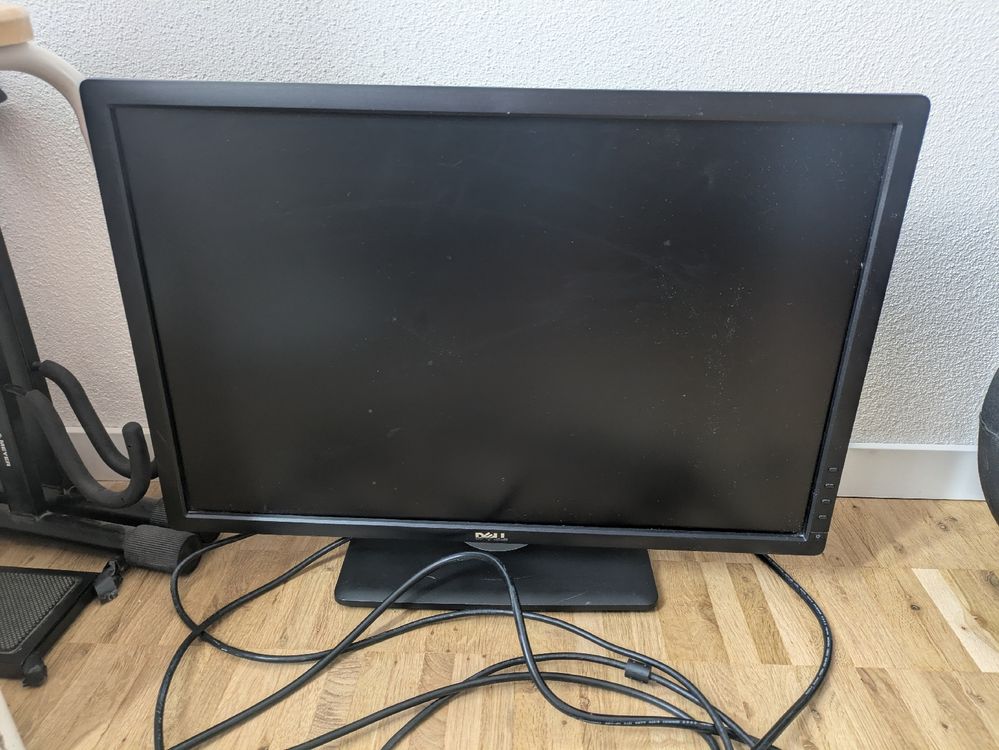Dell U2412M Monitor with Cables (Gebraucht) in Uster für CHF 20 – nur ...