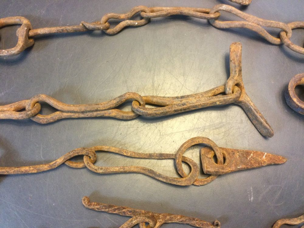 Uralte defekte rostige geschmiedete Eisenketten (Gebraucht) in Wangen ...