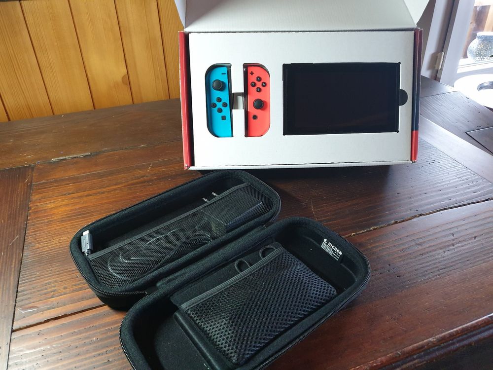 Nintendo Switch + Box + Mariokart 8 Deluxe (Neu (gemäss Beschreibung ...