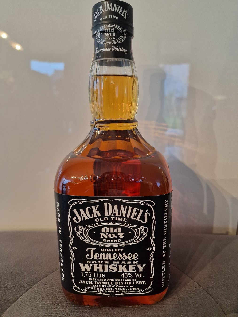 Groe Jack Daniels Flasche