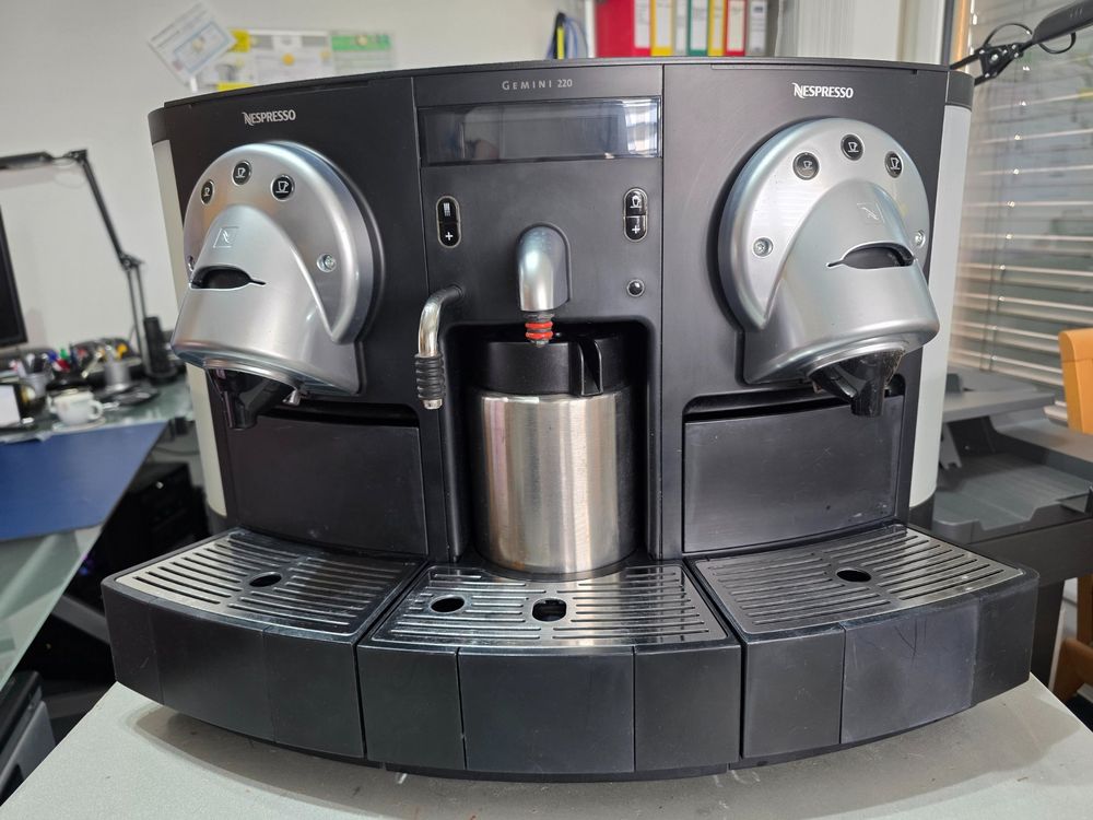 NESPRESSO GEMINI CS220 CS223 Typ 734 in gepflegtem Zustand (Gebraucht ...