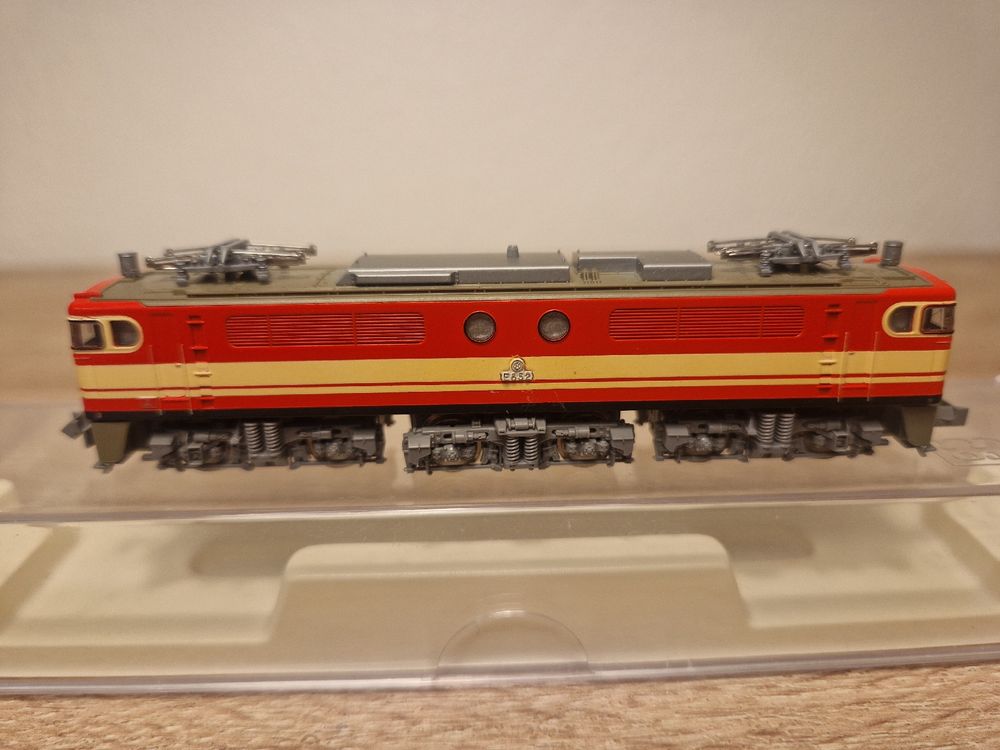 Kato N E-Lok E852 (D'occasion) à St-Aubin-Sauges pour CHF 79 – avec ...