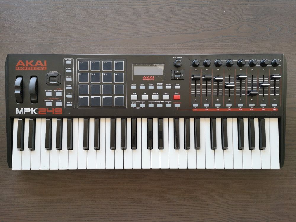 AKAI MPK249 Professional Keyboard MIDI Controller (Gebraucht) in Luzern ...