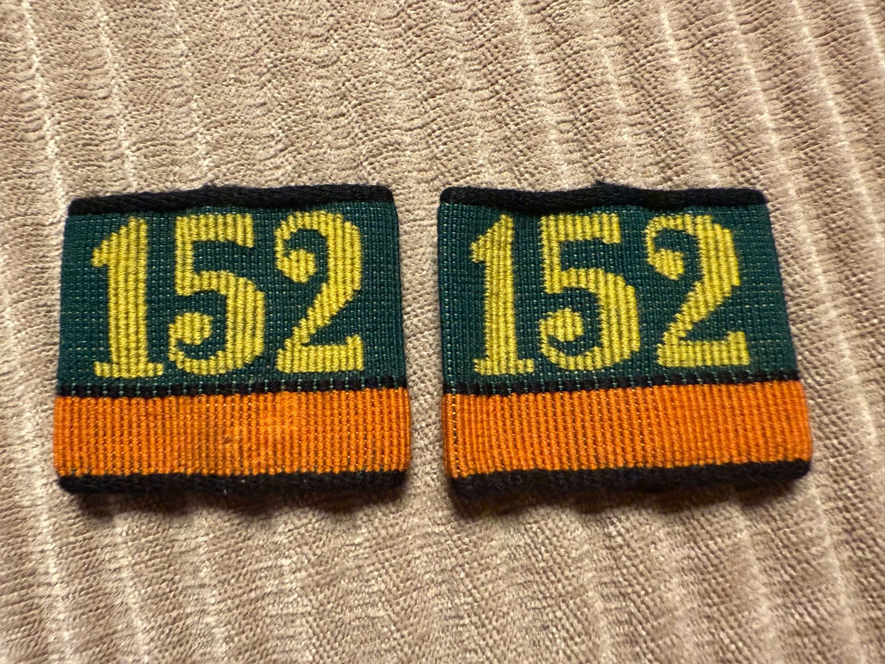 1 Paar Patten Ord. 40 - Füs Bat 152 - Schweizer Armee (Gebraucht) in ...