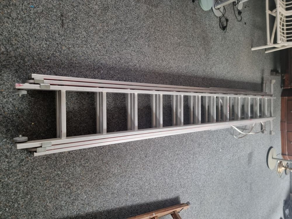 Hymer Grosse 3 stufige Leiter (Gebraucht) in Zürich für CHF 215 – nur ...