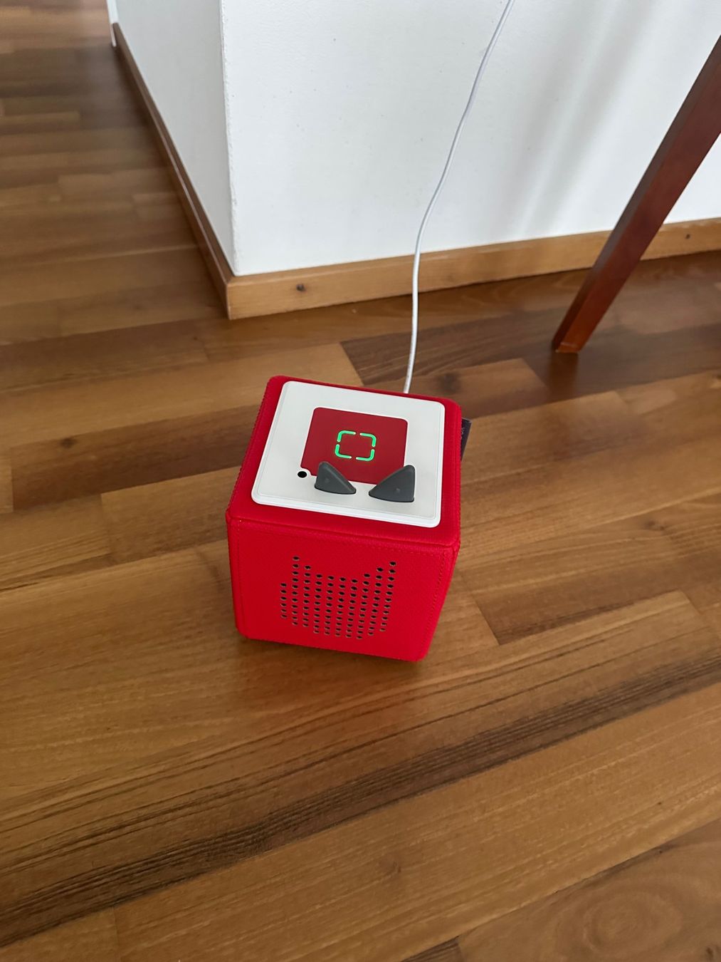 Toniebox 1 Rot mit 6 Figuren – sehr guter Zustand (Gebraucht) in Zurich für CHF 2 – mit ...