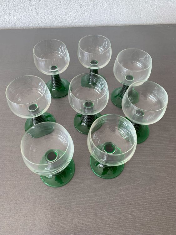 8x Weingläser mit grünem Stiel (Gebraucht) in Glattbrugg für CHF 10 ...