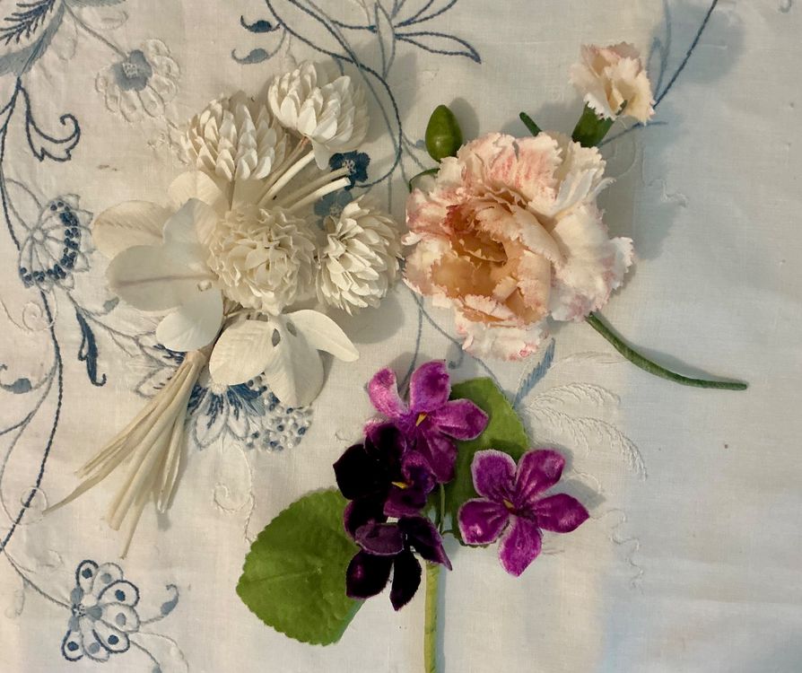 ANTIKE STOFFBLUMEN 30 ER JAHRE (Gebraucht) in Zell LU für CHF 13.5 – mit Lieferung auf Ricardo ...