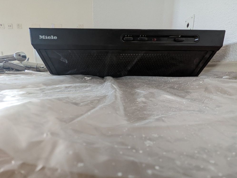 Dampfabzug und Dunstabzugshaube von Miele 55cm breit (Gebraucht) in für CHF 1 – nur Abholung auf ...