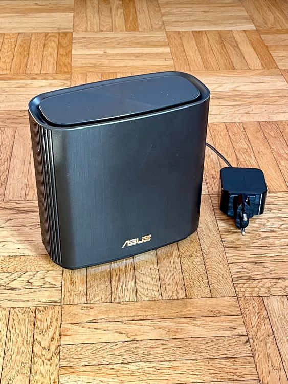 ASUS WiFi Router - AX6600 XT8 (1/4) (Gebraucht) in Zürich für CHF 24 ...