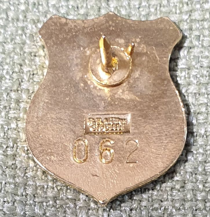 P205 - Pin LHG Basel Basilisk mit Wappen Nr. 062 (Gebraucht) in Reinach BL für CHF 1.5 – mit ...