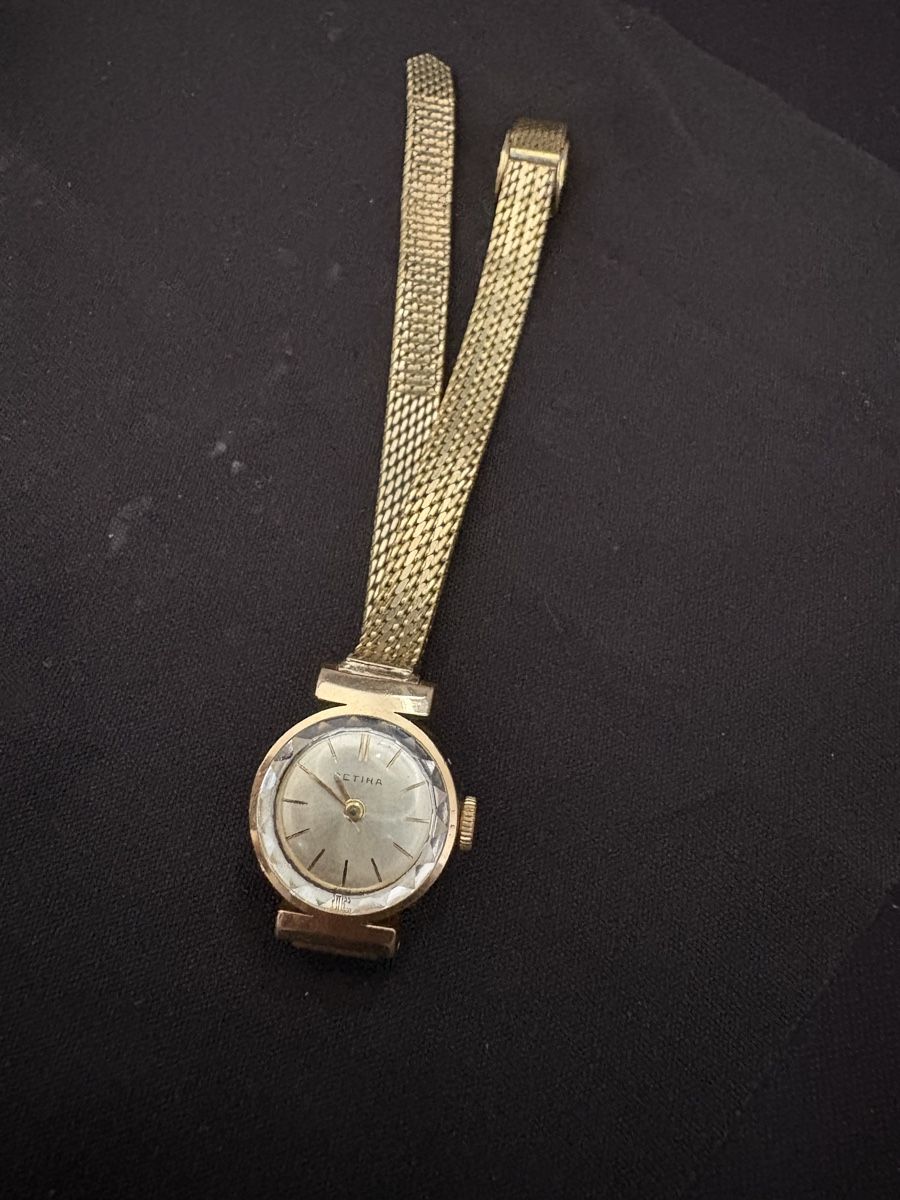 Montre ancienne dame, marque Betina automatique (Défectueux) à Salavaux ...