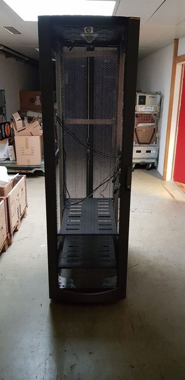 HP 10642 42U Server Rack (Gebraucht) in Mönchaltorf für CHF 2 – nur ...
