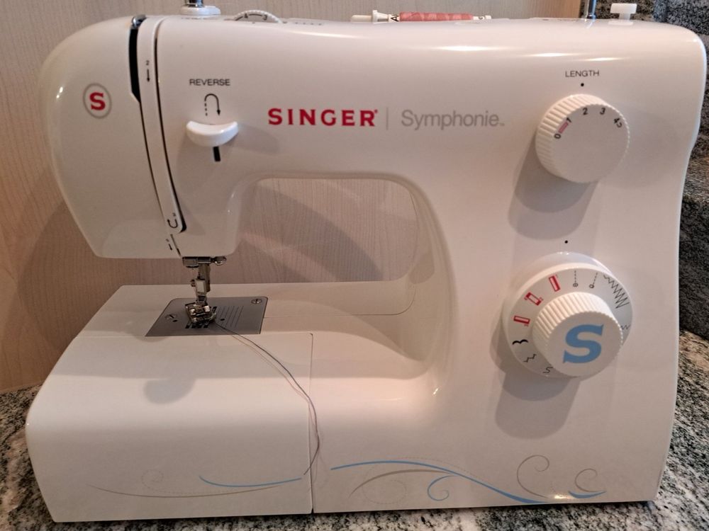 Singer Nähmaschine Symphonie (Gebraucht) in Riedholz für CHF 35 – mit ...