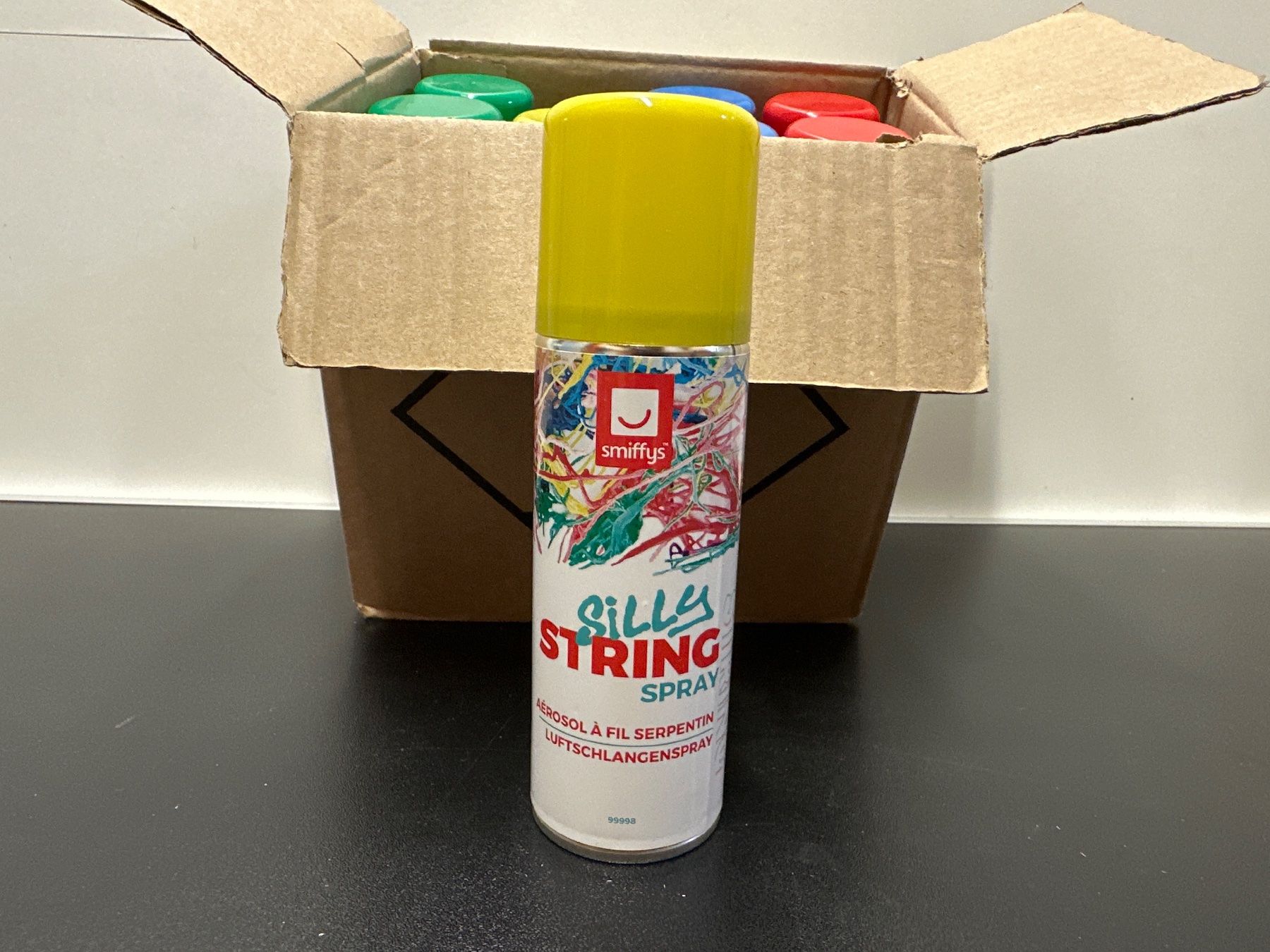 Neu Restposten Silly String Spray/ Luftschlangenspray (12x) (Neu und ...