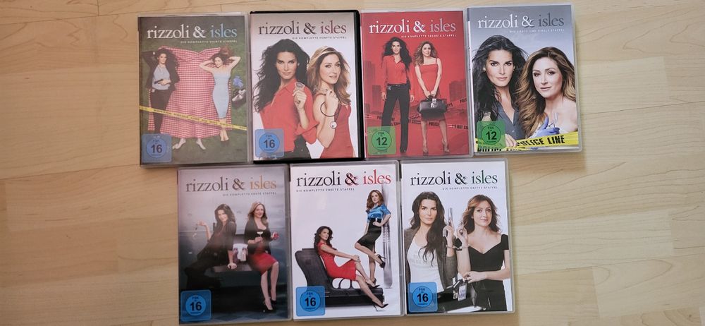 Rizzoli & Isles - DVD-Box-Set Staffel 1 - 7 (Gebraucht) in Uttigen für CHF 31 – mit Lieferung ...