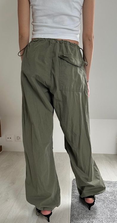 Grüne Parachute-Hose, Gr. S (Gebraucht) in Zürich für CHF 4.9 – mit ...