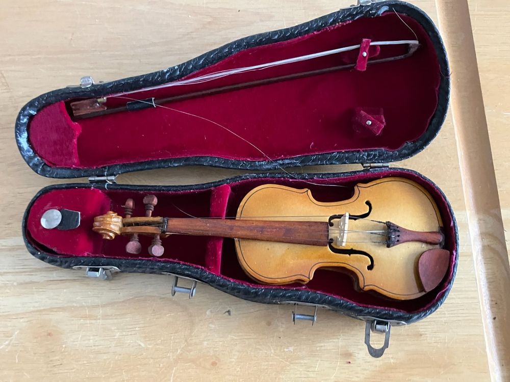 Kleine Geige/Violine mit Bogen und Koffer (Gebraucht) in Frick für CHF ...