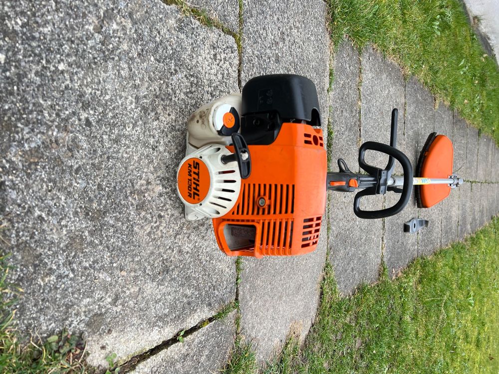 Rasentrimmer STIHL KM 130 R, Kombigerät (Gebraucht) in Hinwil für CHF 399 – mit Lieferung auf ...