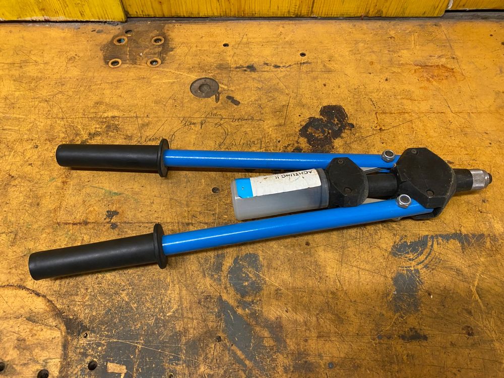 Popnietenzange / Blindnietzange (Gebraucht) in Worben für CHF 27 – mit Lieferung auf Ricardo kaufen