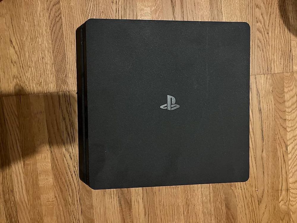 Playstation 4 (ohne Controller) (Gebraucht) in Solothurn für CHF 69 ...