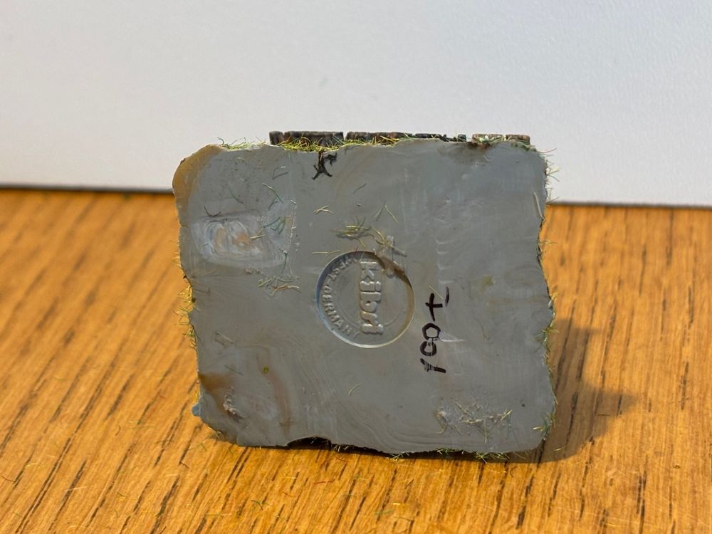 G377: detailreiches Stadel mit Figur (Spur N) (Gebraucht) in Birsfelden ...