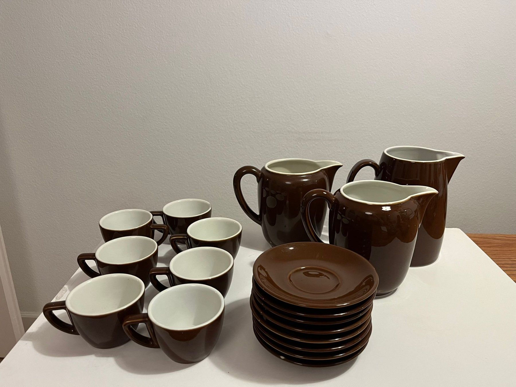 Service à café vintage marron, 7 tasses + 3 cruches (Gebraucht) in nods ...