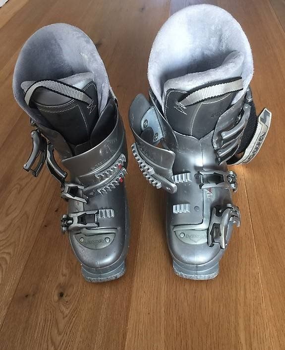 Skischuhe LOWA Anatomic 25.5 MP (EU 40) (Gebraucht) in Oberkirch LU für CHF 30 – mit Lieferung ...