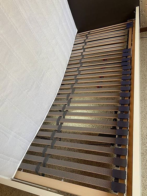 Bett mit motorisch verstellbarem Lattenrost (Gebraucht) in Schüpfheim ...