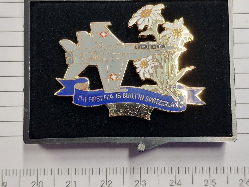 Luftwaffe Abzeichen FA-18 5232 PIN NUMEROTIET (Neu und originalverpackt ...