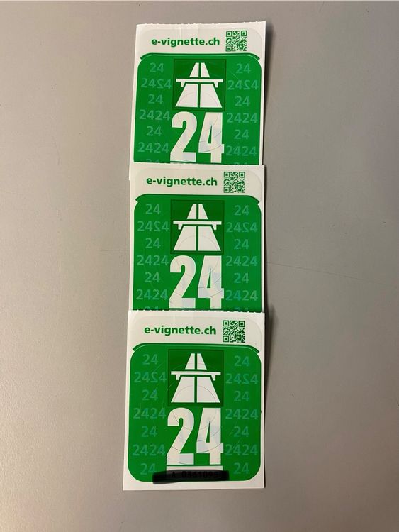 Autobahnvignette 2024 (Neu und originalverpackt) in Volketswil für CHF 111 – mit Lieferung auf ...