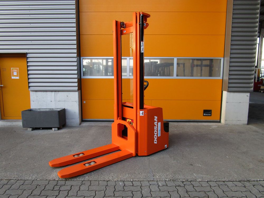 Stapler Hochhubwagen Deichselgerät Elektro 2000 kg Hub 3500 | Acheter ...