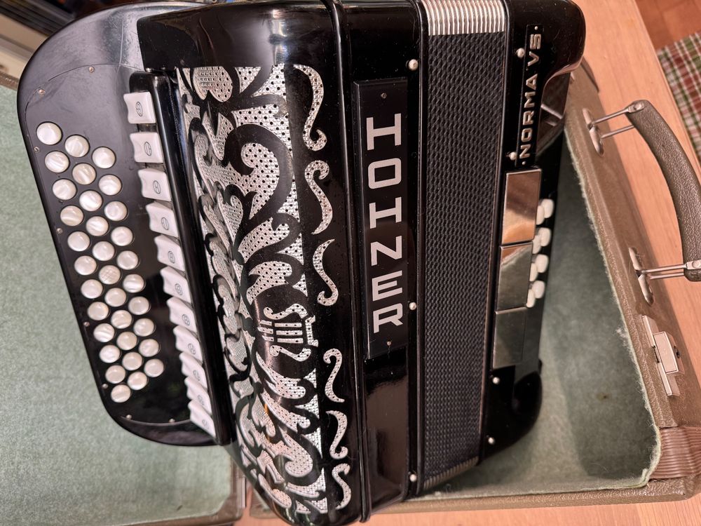 Hohner Norma VS Akkordeon - Vintage Rarität! (Gebraucht) in Sisikon für CHF 130 – nur Abholung ...