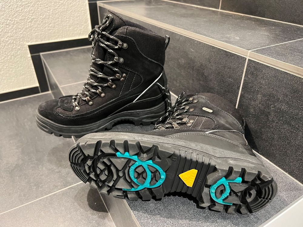 Winterschuhe Everest mit Spikes (Gebraucht) in Schindellegi für CHF 35 ...